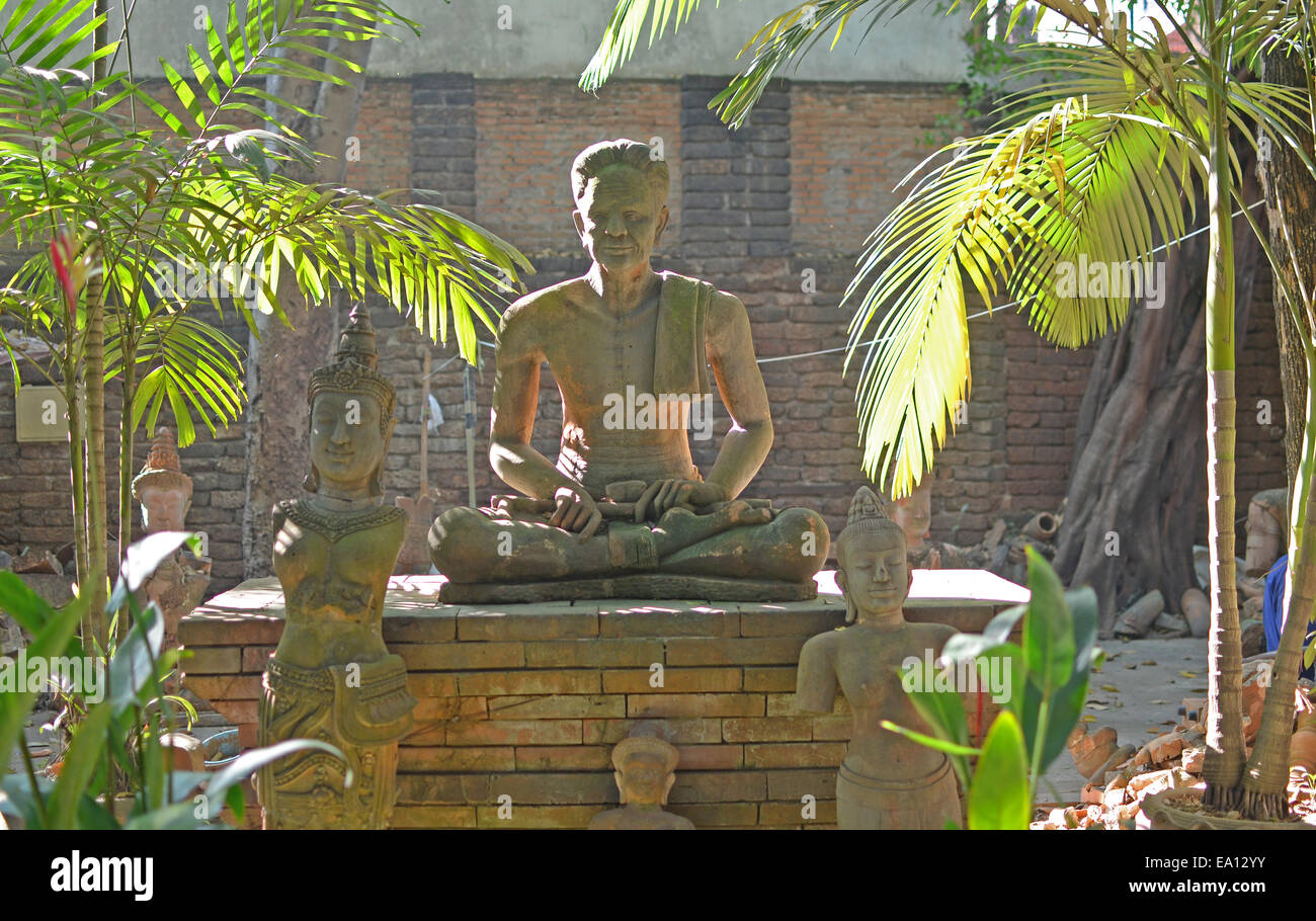 China man statues hi-res stock photography and images - Alamy