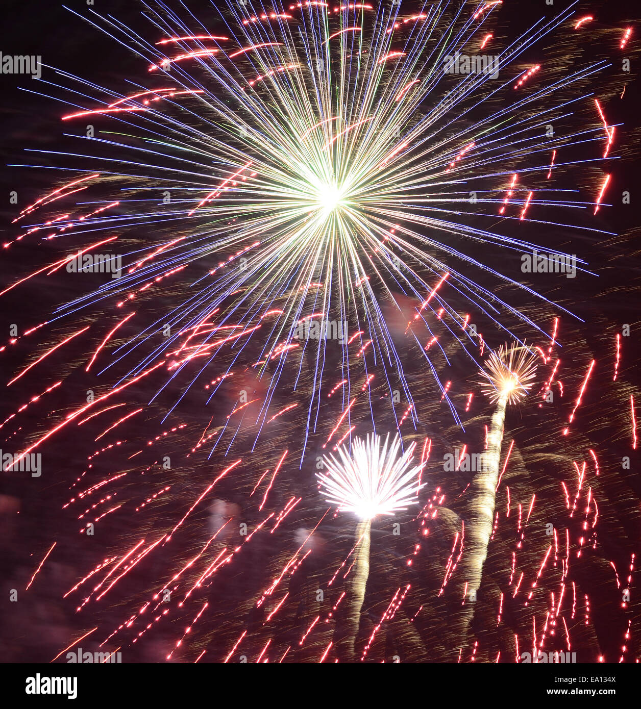 Red orange white fireworks hi-res stock photography and images - Alamy
