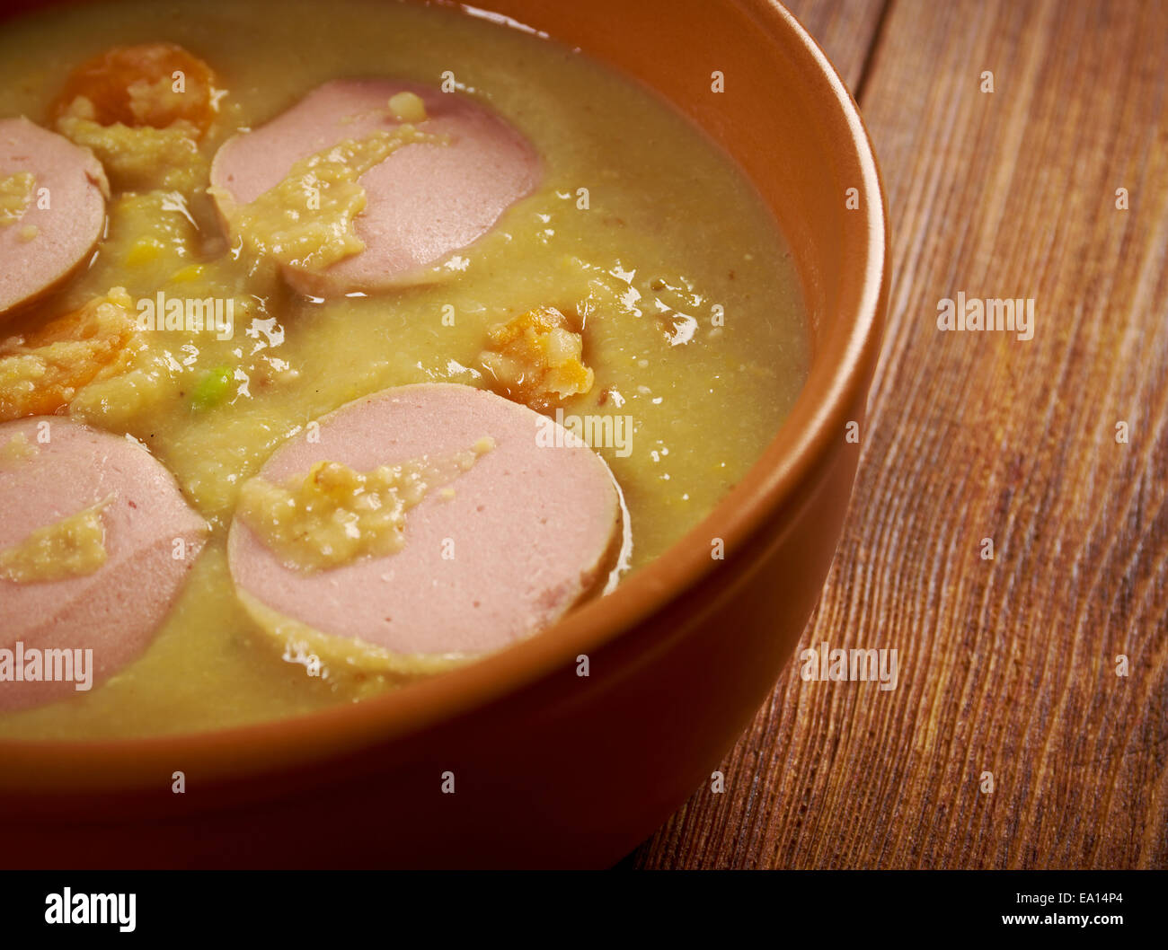 Erwtensoep pea soup Stock Photo - Alamy
