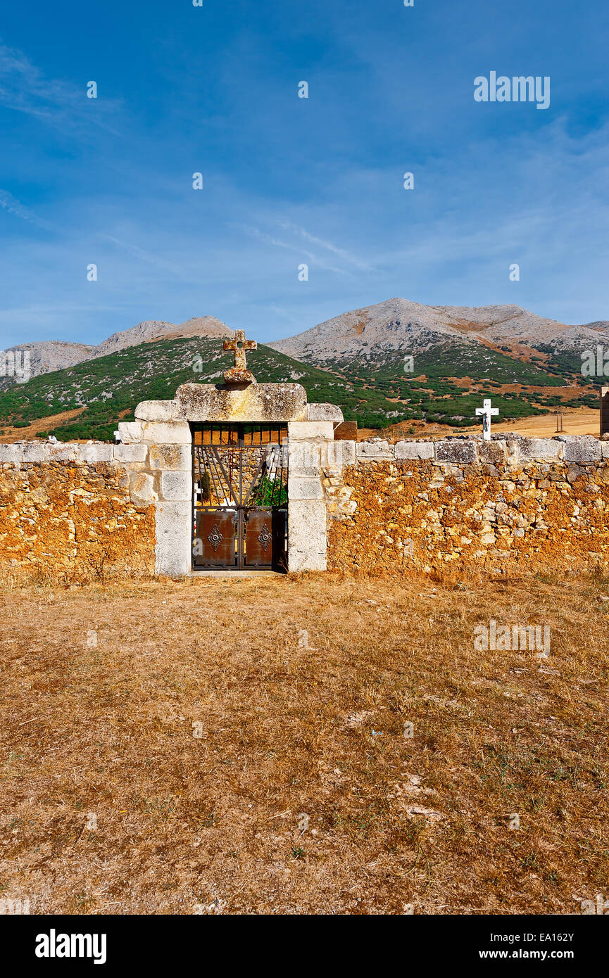 Gothic gate to cemetery hi-res stock photography and images - Alamy