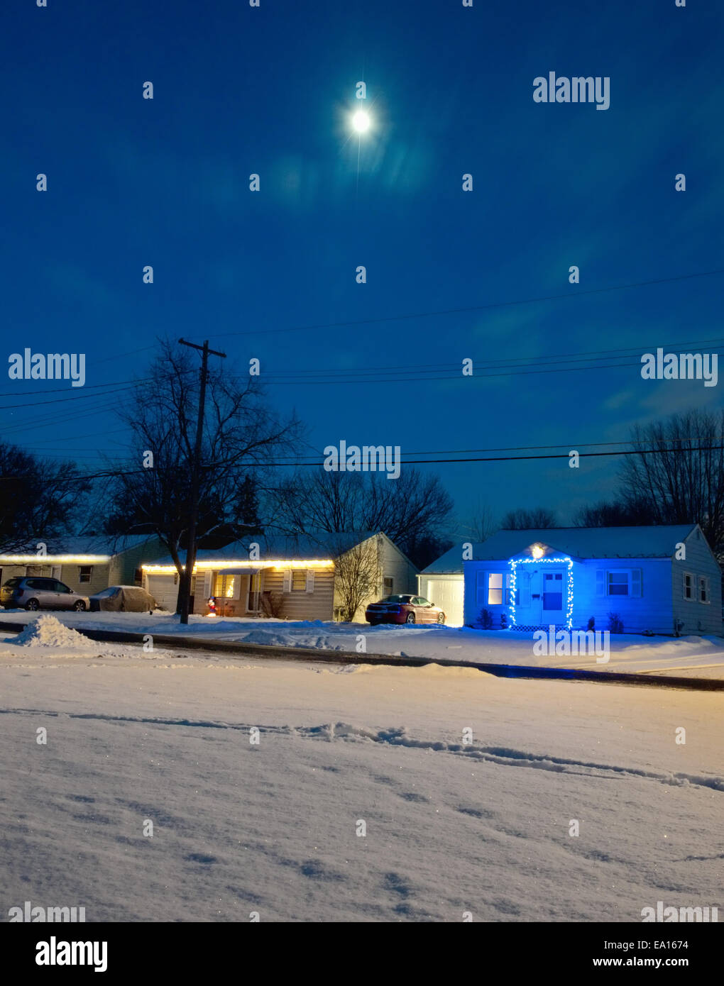 Suburban street night hi-res stock photography and images - Alamy