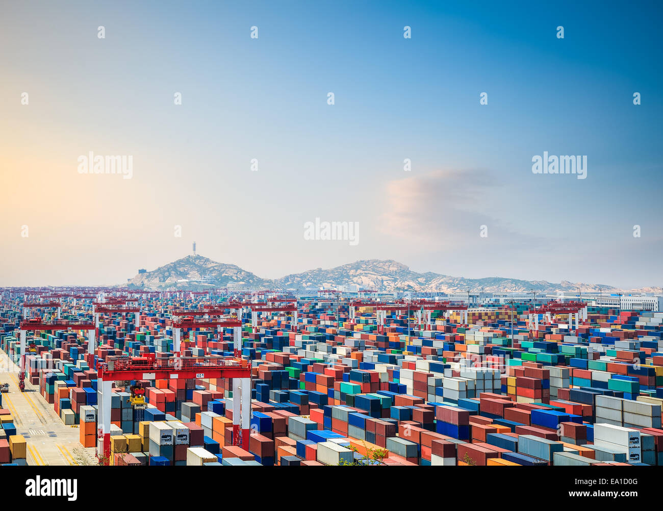 Chinese shipping container hi-res stock photography and images - Alamy