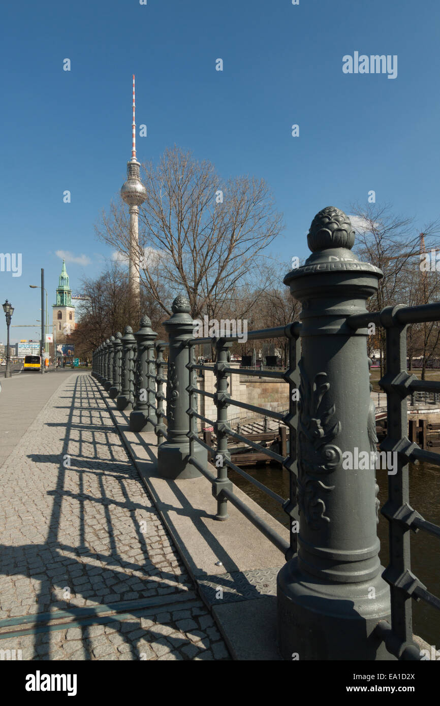 Railing posts hi-res stock photography and images - Alamy