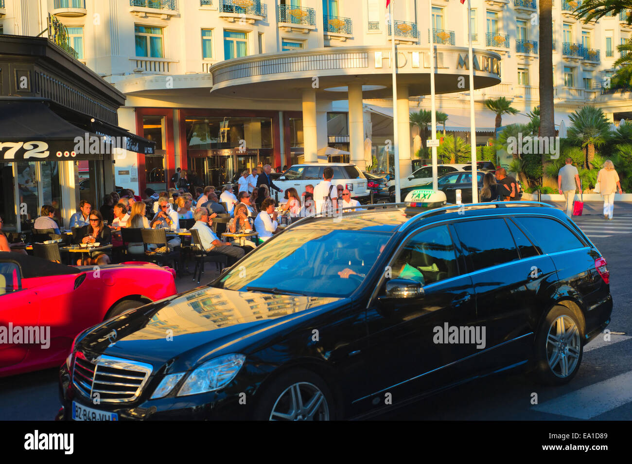 Chilling in car hi-res stock photography and images - Alamy