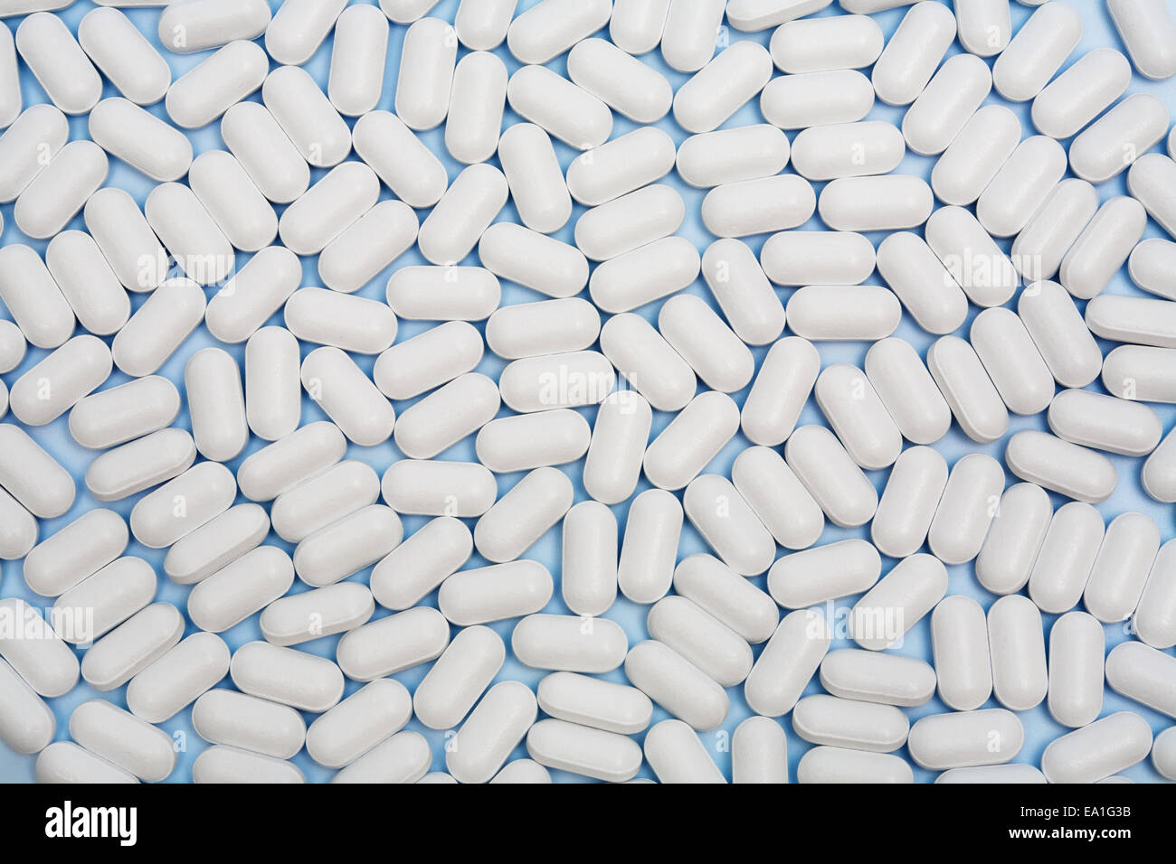 Many white pills Stock Photo - Alamy