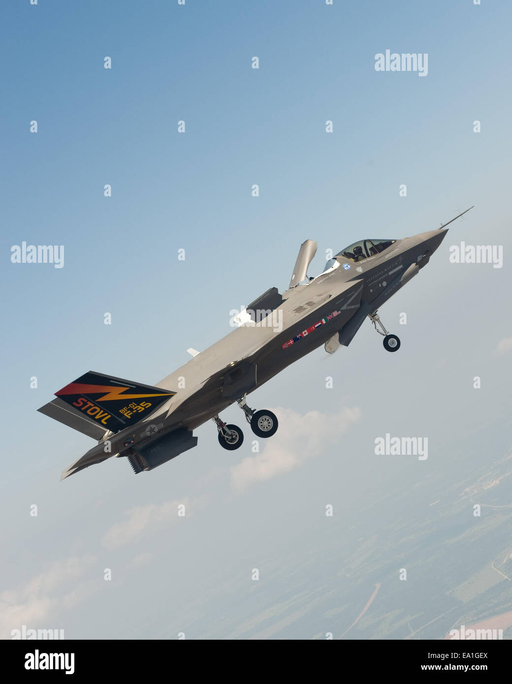 Tel Aviv. 4th Nov, 2014. A file handout picture shows a F-35 fighter ...