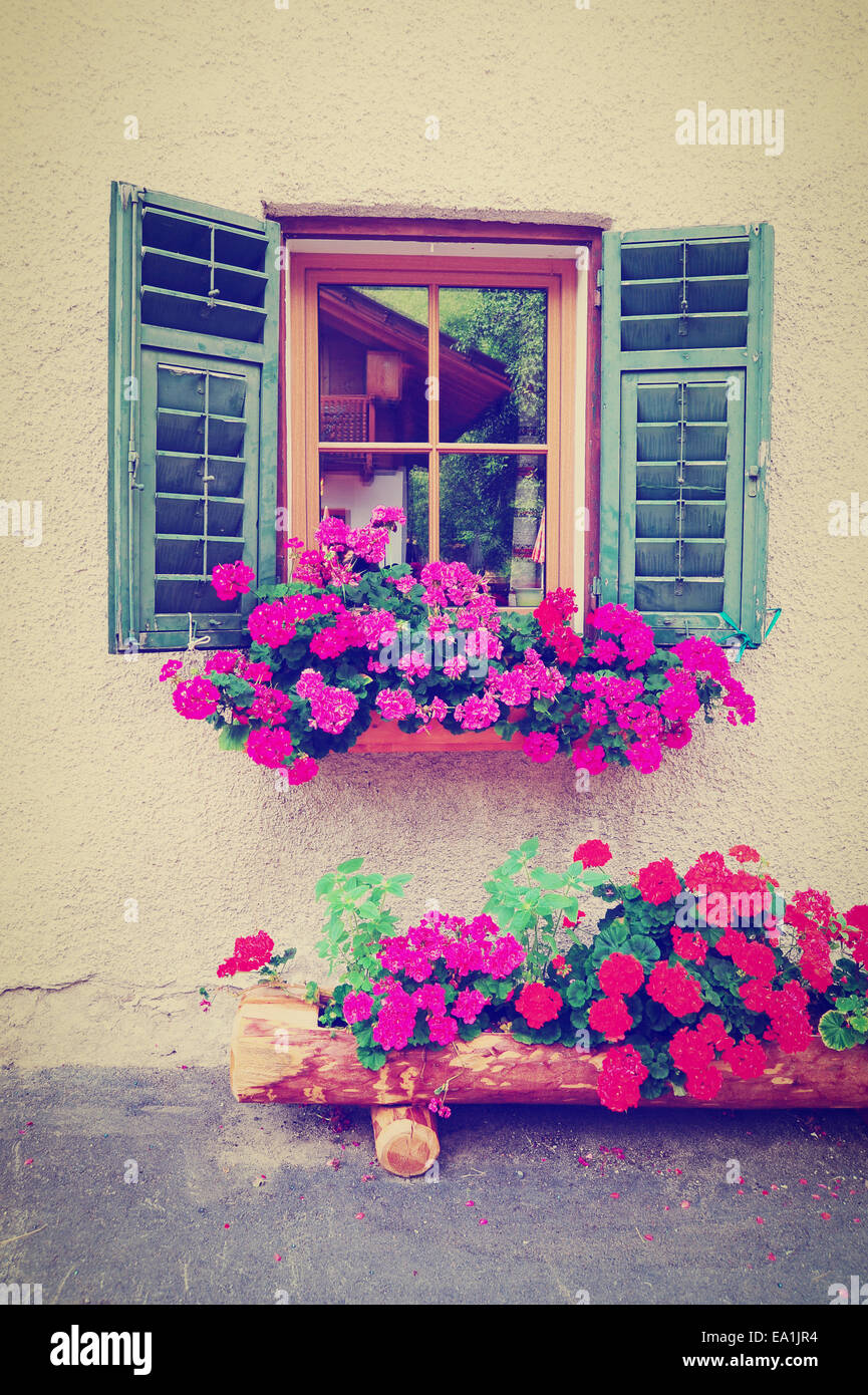 Italian window shutter hi-res stock photography and images - Alamy