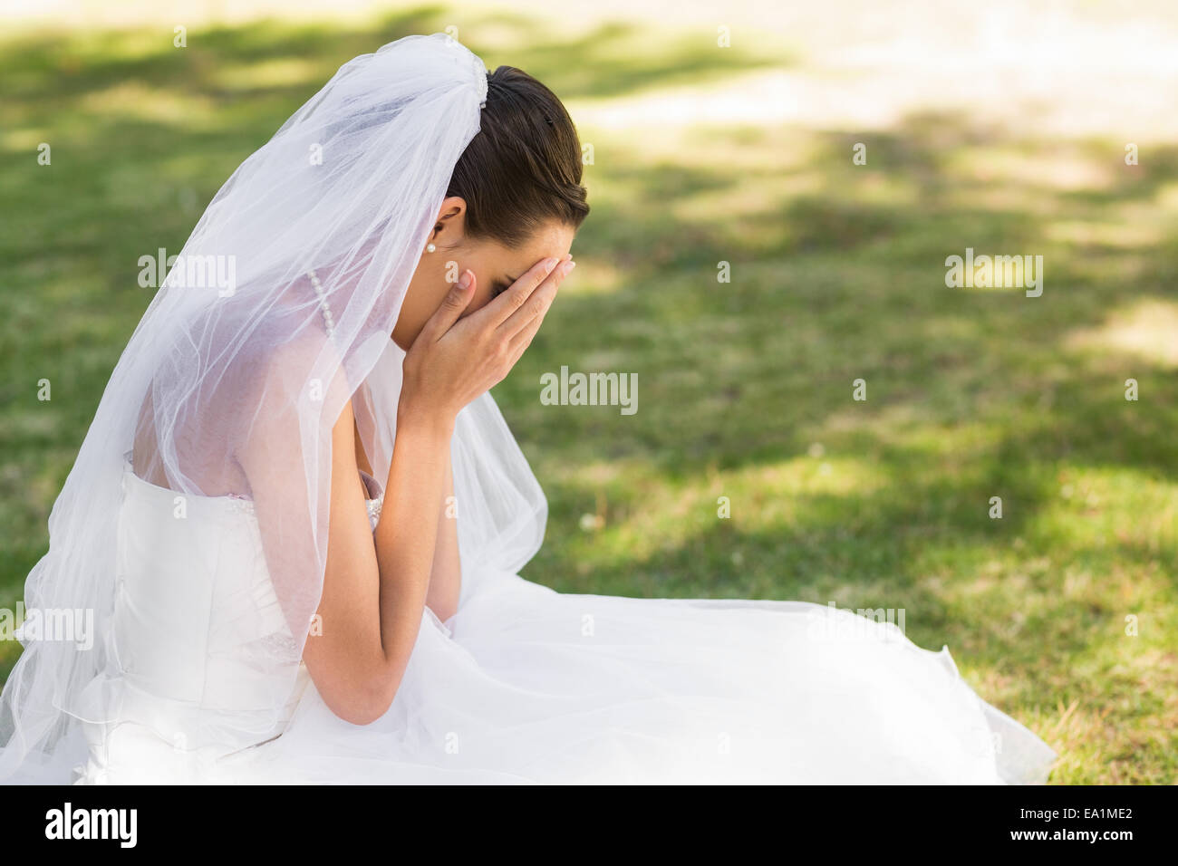 Worried bride hi-res stock photography and images - Alamy