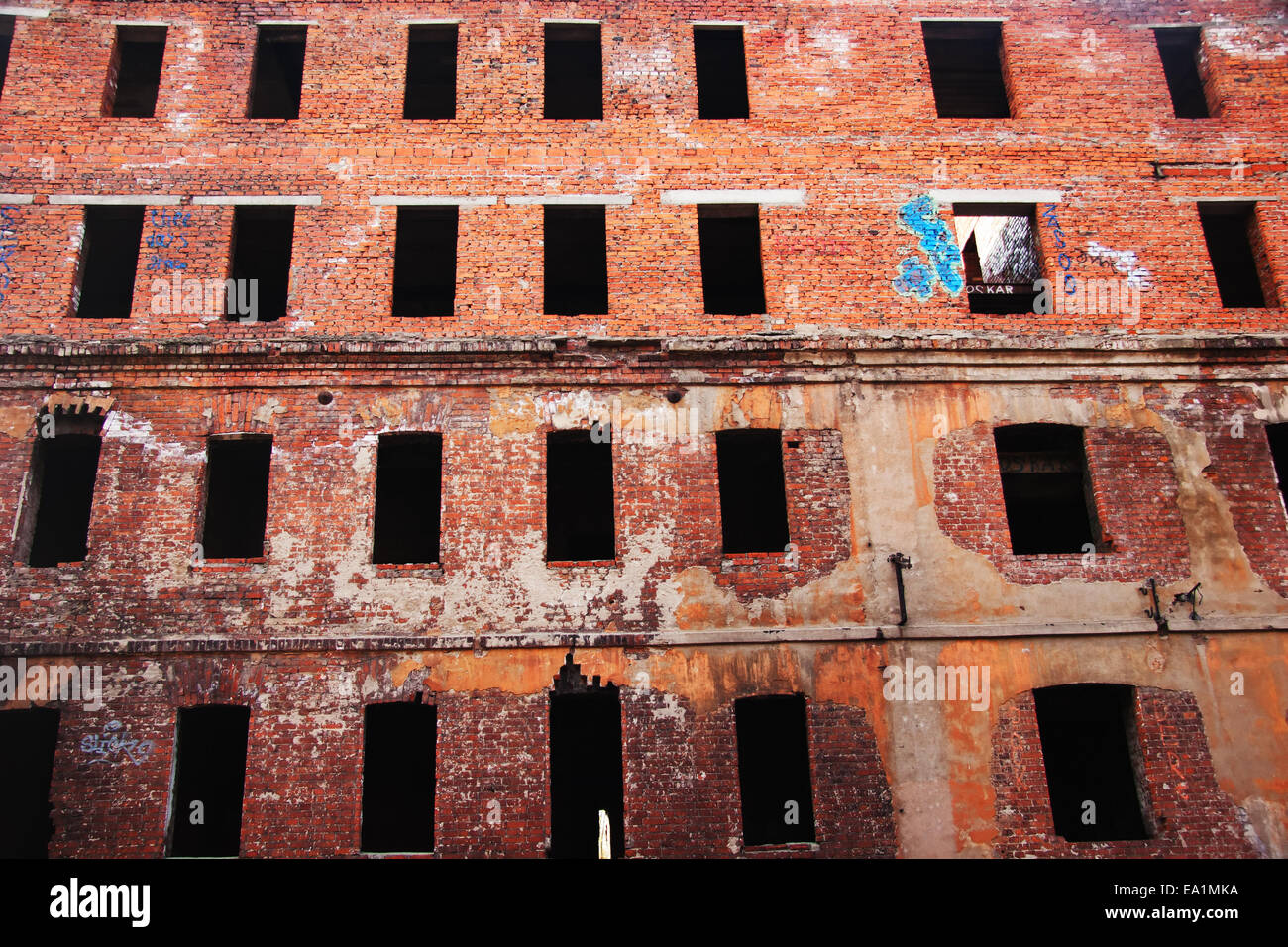Old brick ruined building hi-res stock photography and images - Alamy