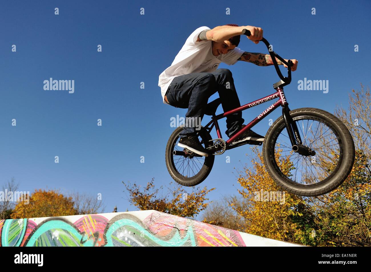 Bmx stunts hi-res stock photography and images - Alamy