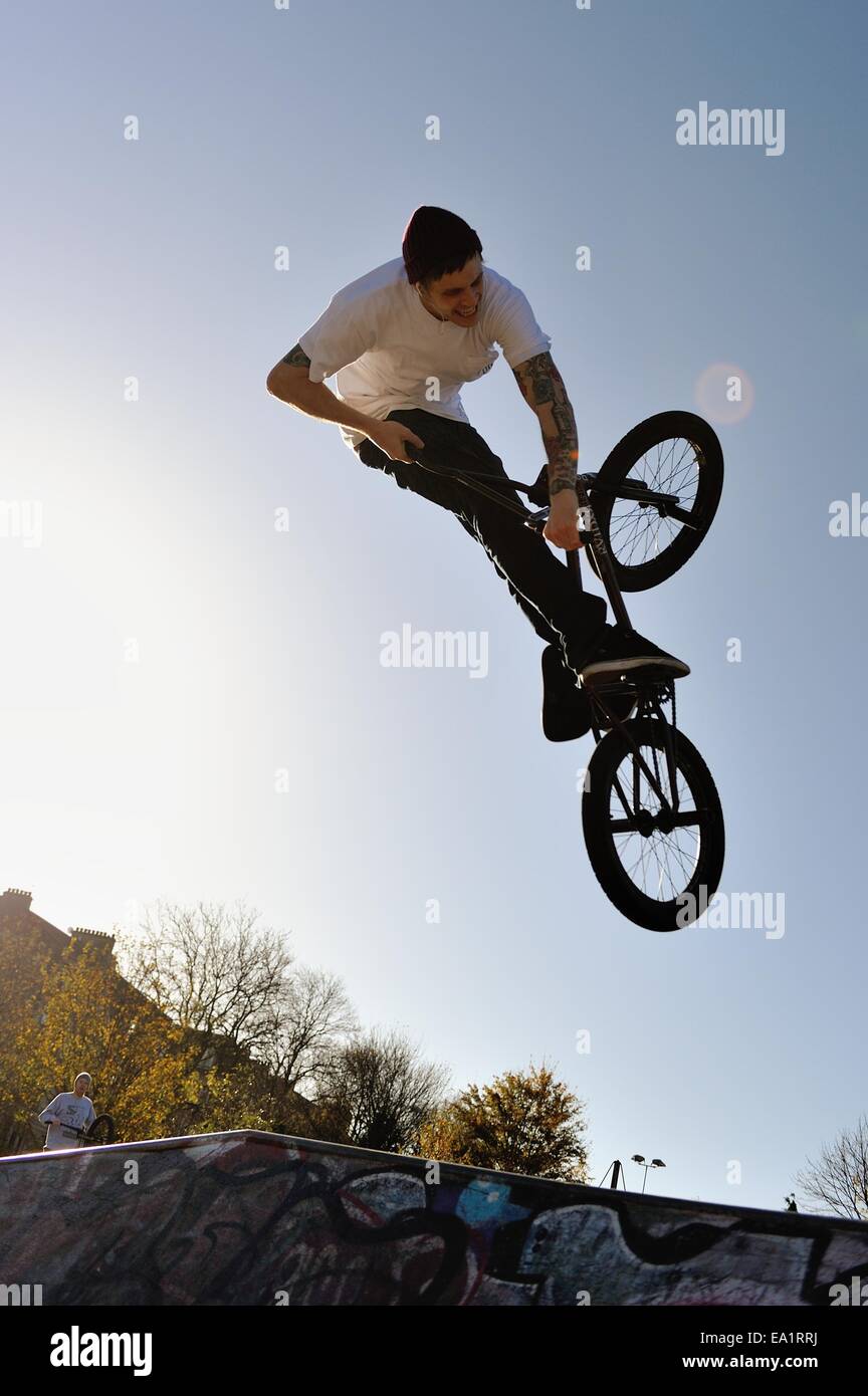 Bmx stunts hi-res stock photography and images - Alamy