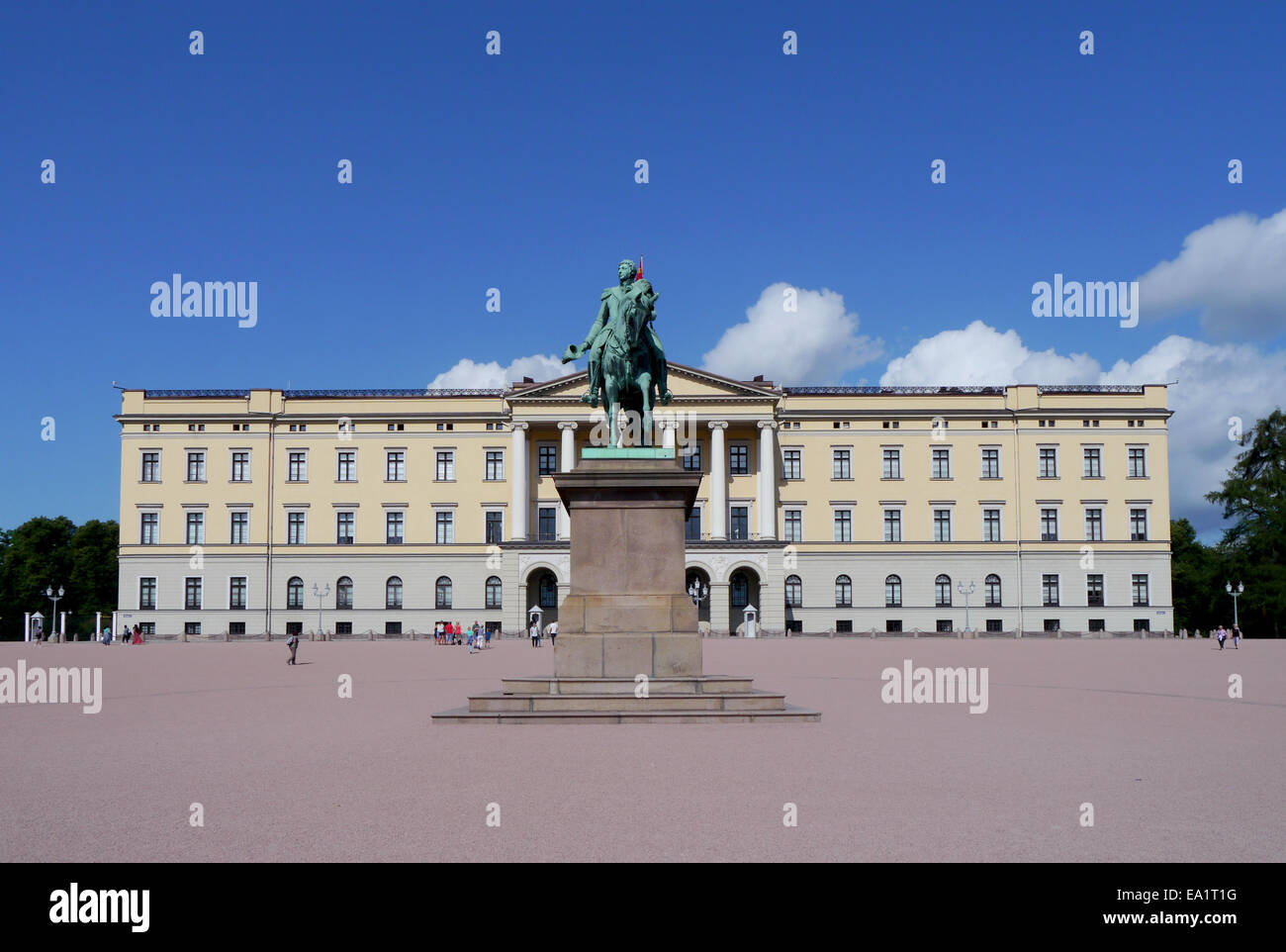 famous palace in oslo, norway Stock Photo - Alamy