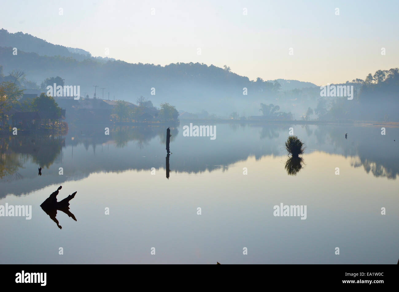 Beauty lake hi-res stock photography and images - Alamy