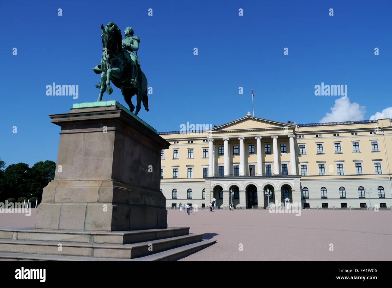 famous palace in oslo, norway Stock Photo - Alamy