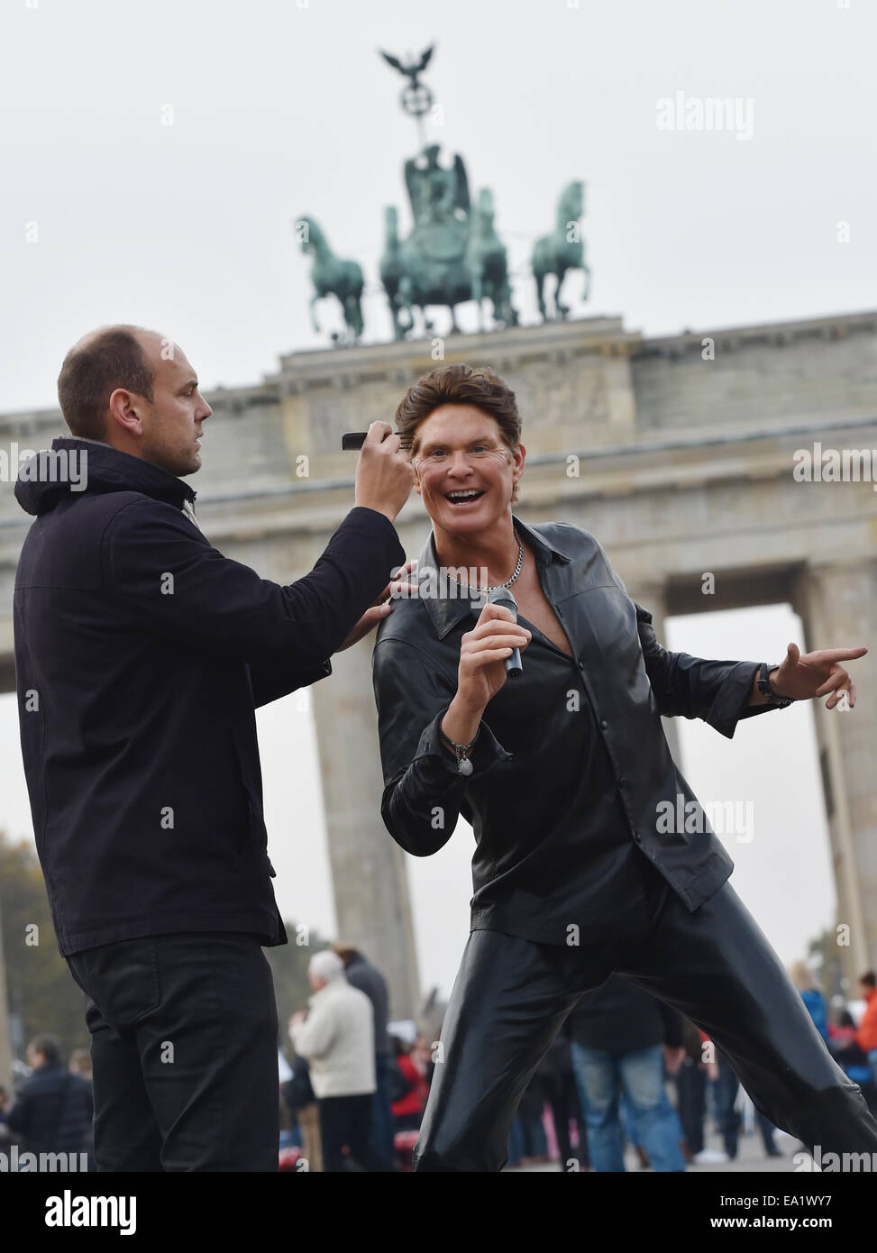 David hasselhoff berlin wall 1989 hi-res stock photography and images ...