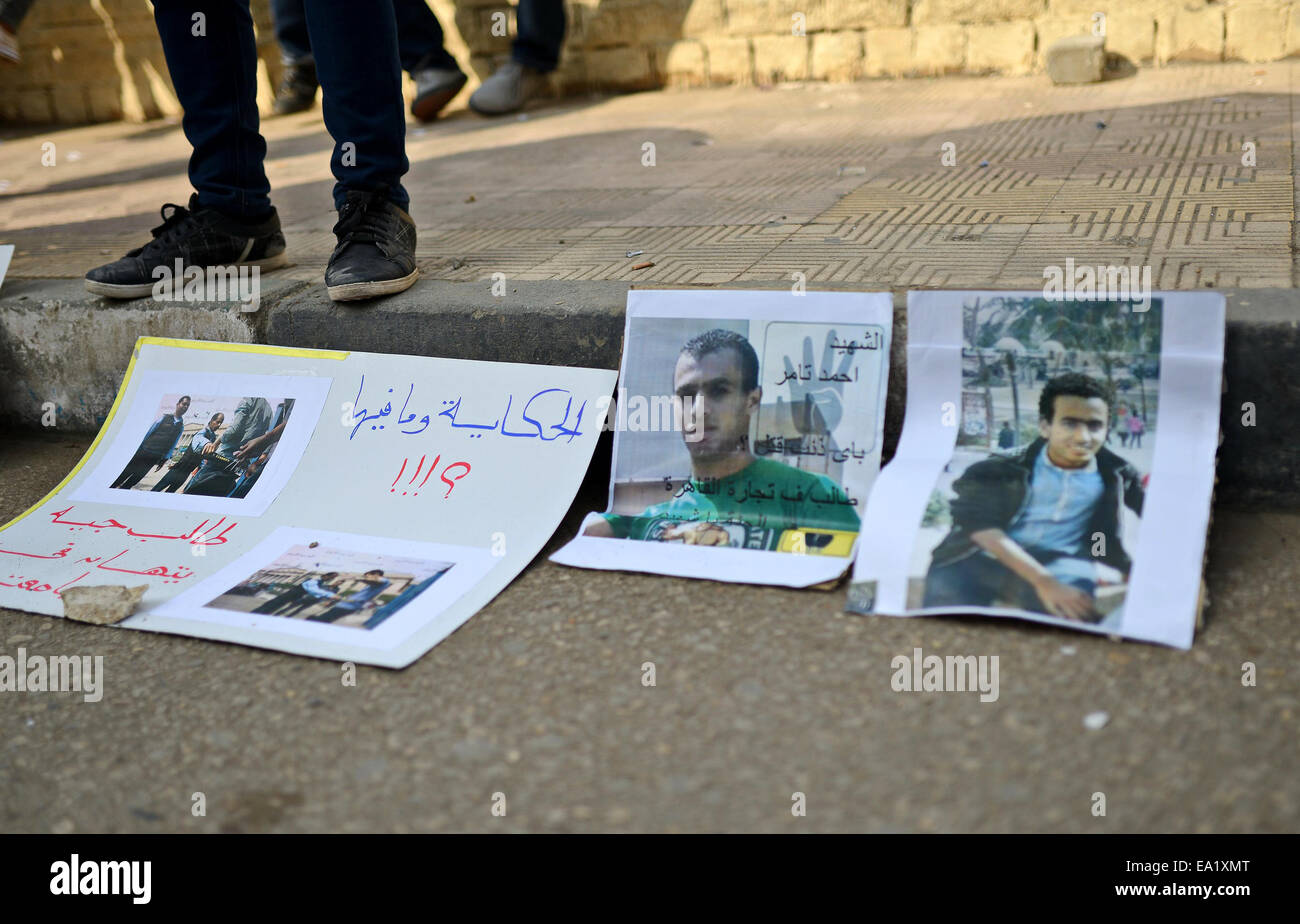 Egyptian stand hi-res stock photography and images - Alamy