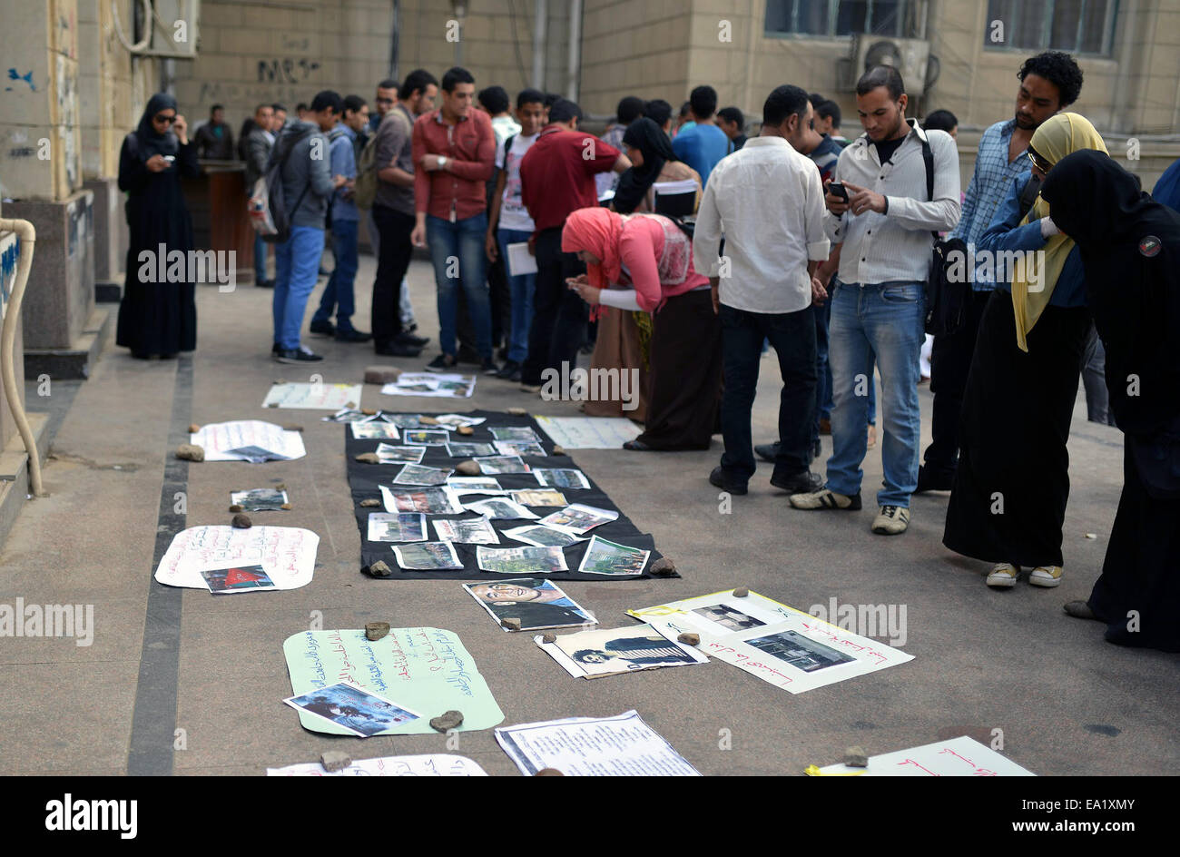 Egyptian stand hi-res stock photography and images - Alamy