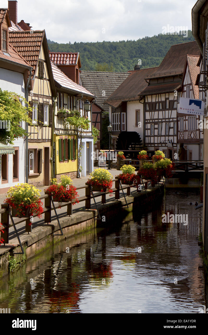 Annweiler am trifels hi-res stock photography and images - Alamy