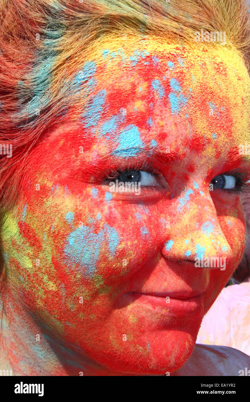 Louis’ sisters Lottie (15), Daisy (10), and Phoebe Tomlinson, (10 ...