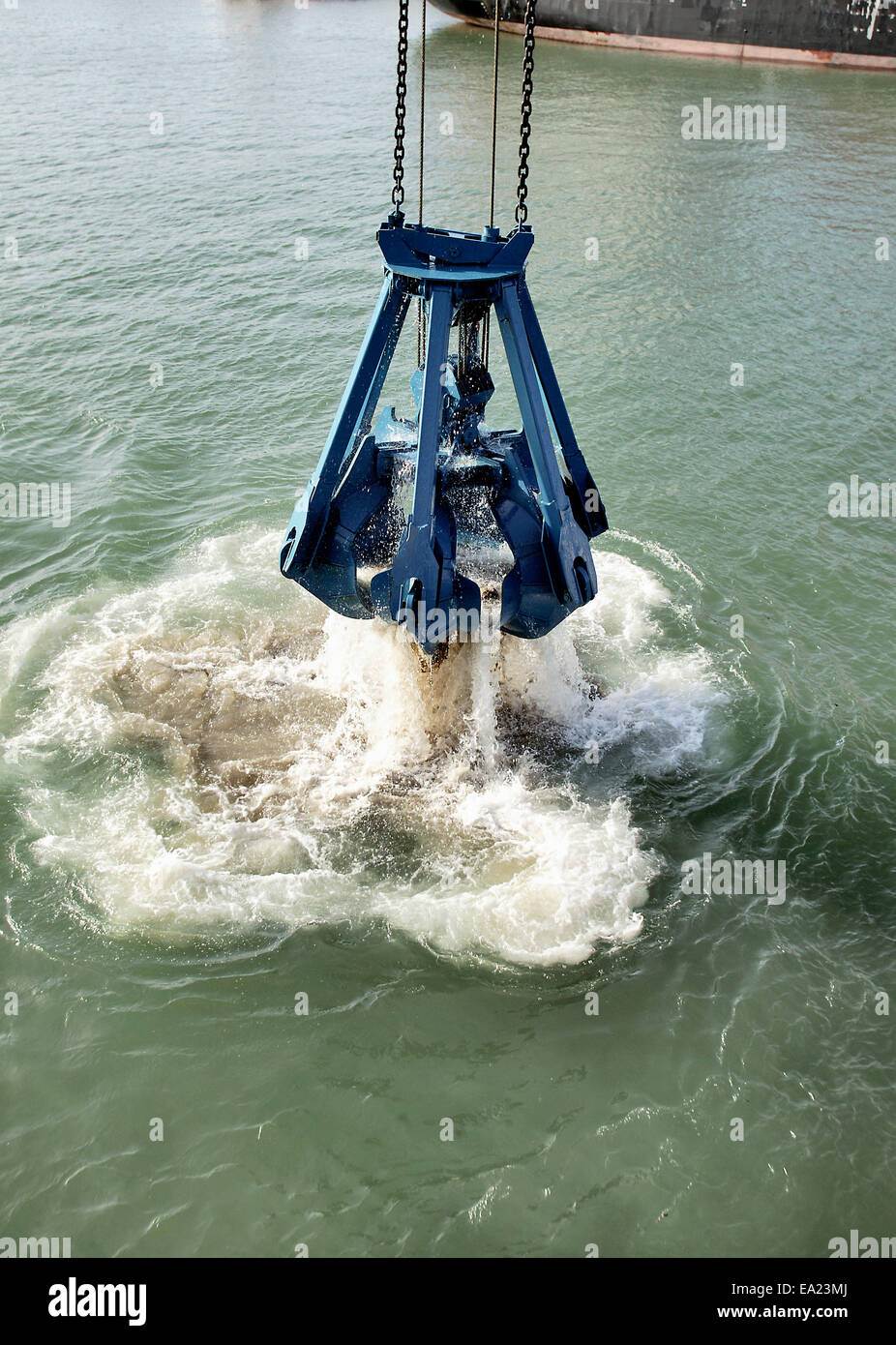Industrial dredging barge crane hi-res stock photography and images - Alamy