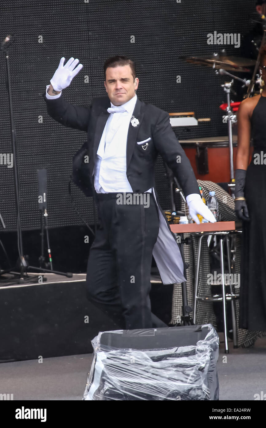 Robbie Williams performing live on stage during the 'Top Of The ...