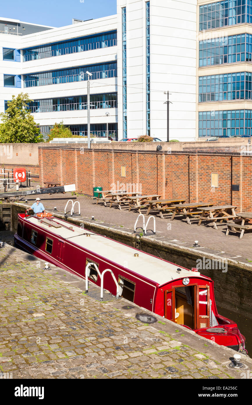Uk canal boat castle hi-res stock photography and images - Alamy