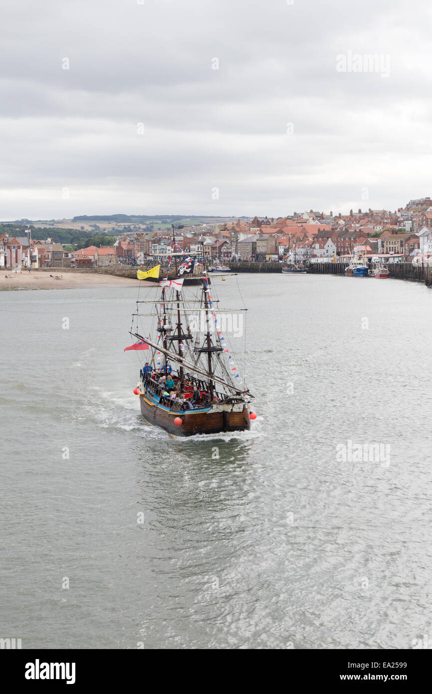 Endeavour ship whitby hi-res stock photography and images - Alamy