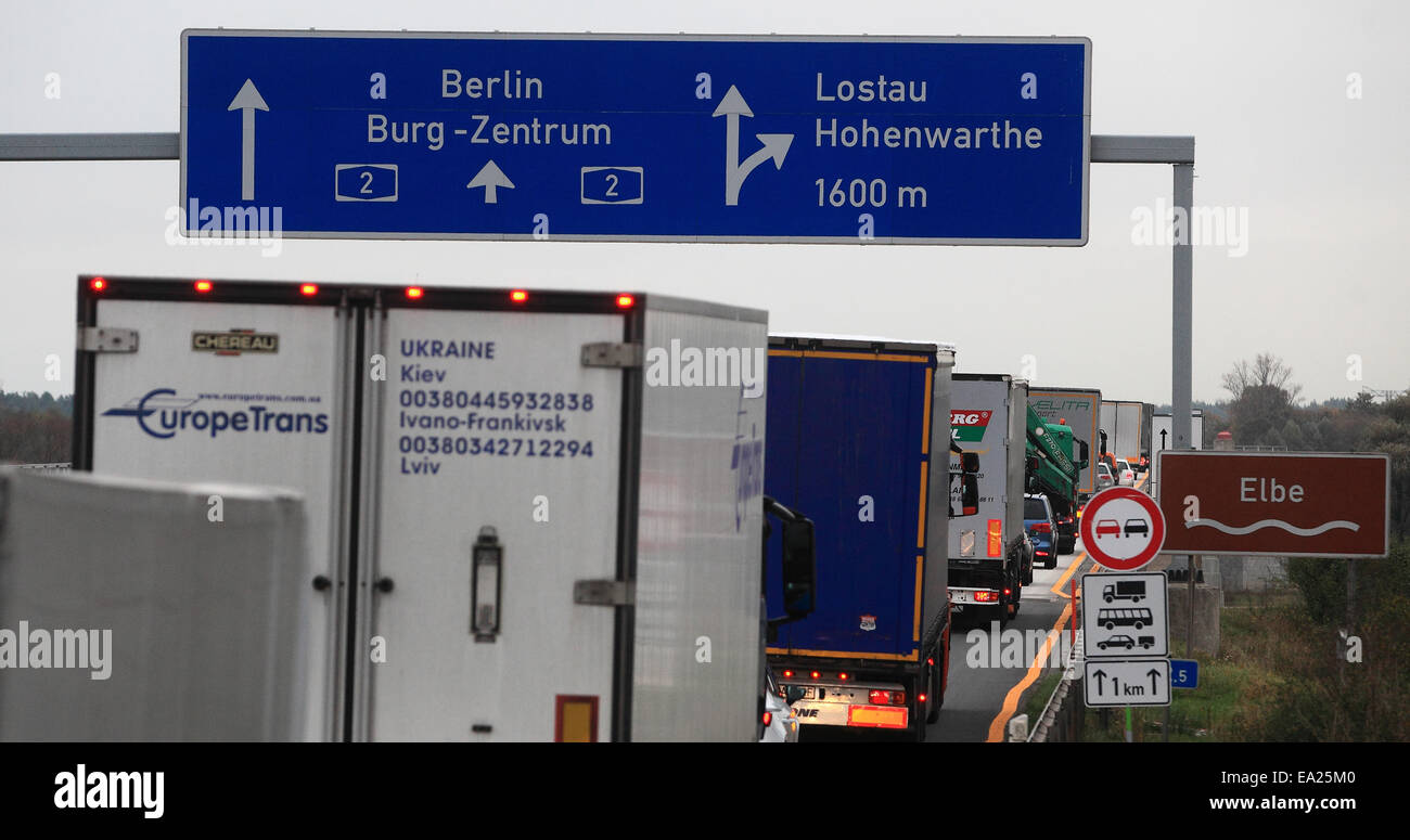 Traffic backs up on the Elbe Bridge on Autobahn A2 between Madgeburg ...