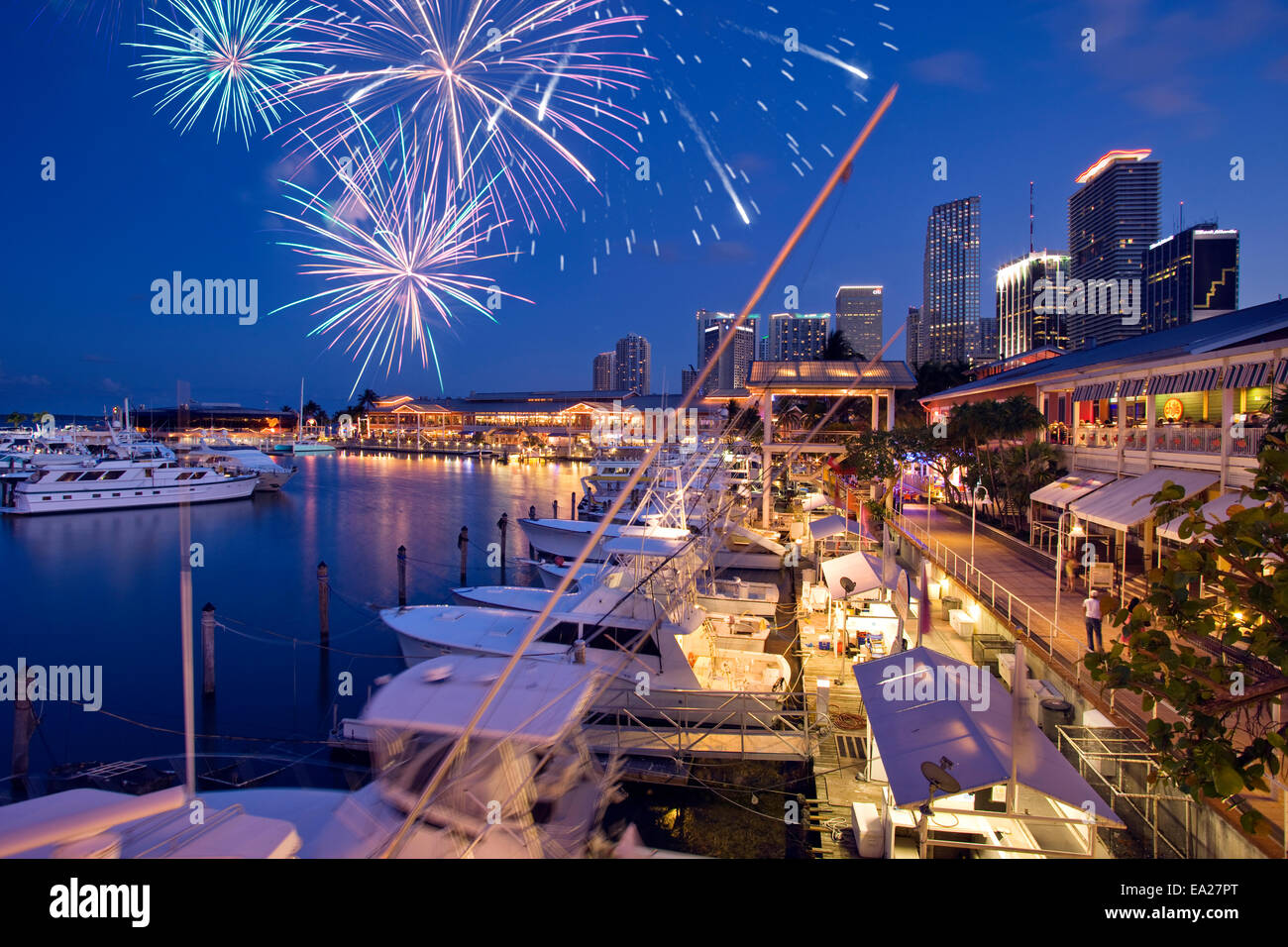 BAYSIDE MARKETPLACE MARINA DOWNTOWN SKYLINE MIAMI FLORIDA USA Stock ...