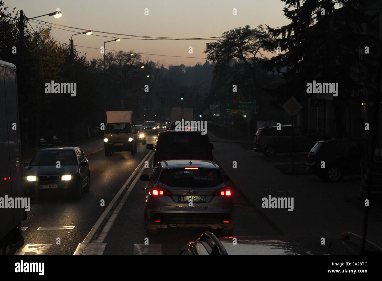 Night road hi-res stock photography and images - Alamy