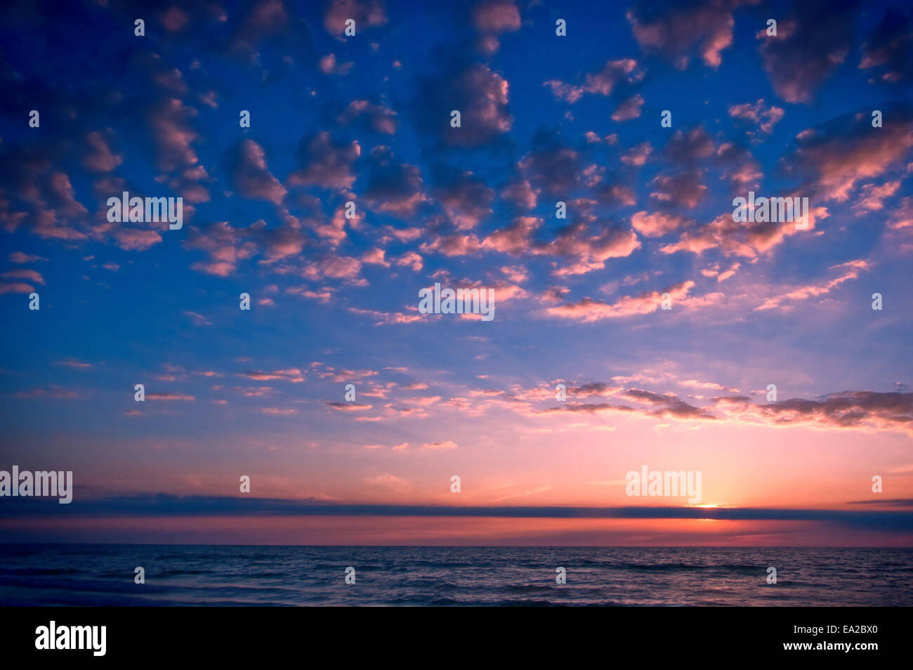 Beautiful sundown over the ocean hi-res stock photography and images ...