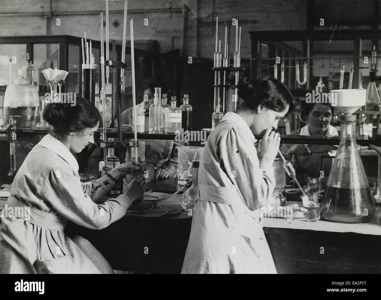 This image shows British women working in a chemical laboratory near ...