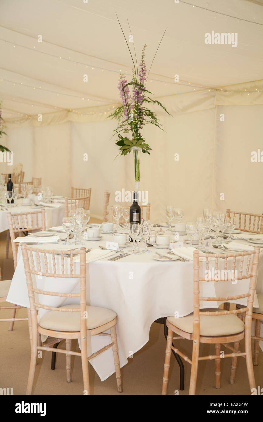 wedding reception guest table with floral display Stock Photo - Alamy