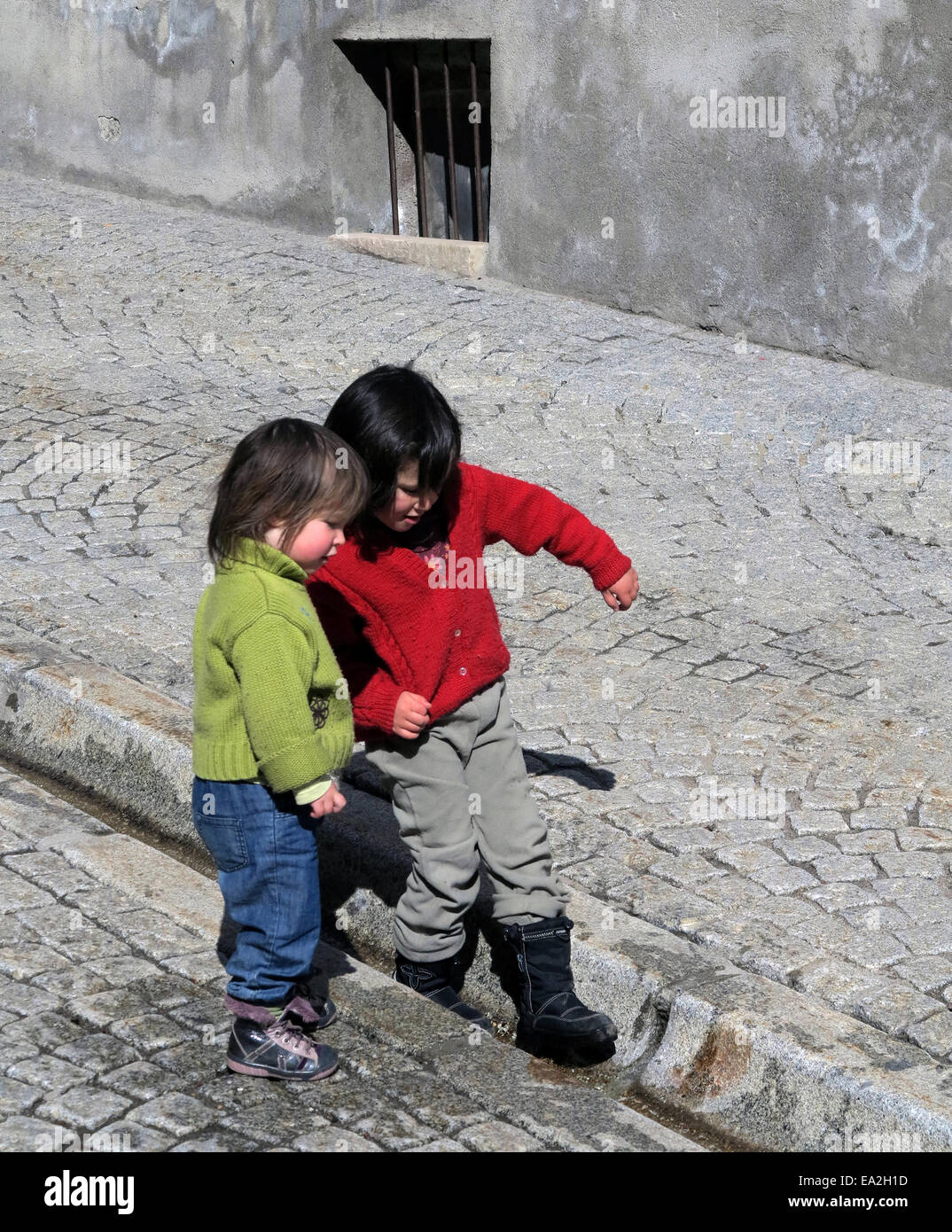 Children playng hi-res stock photography and images - Alamy