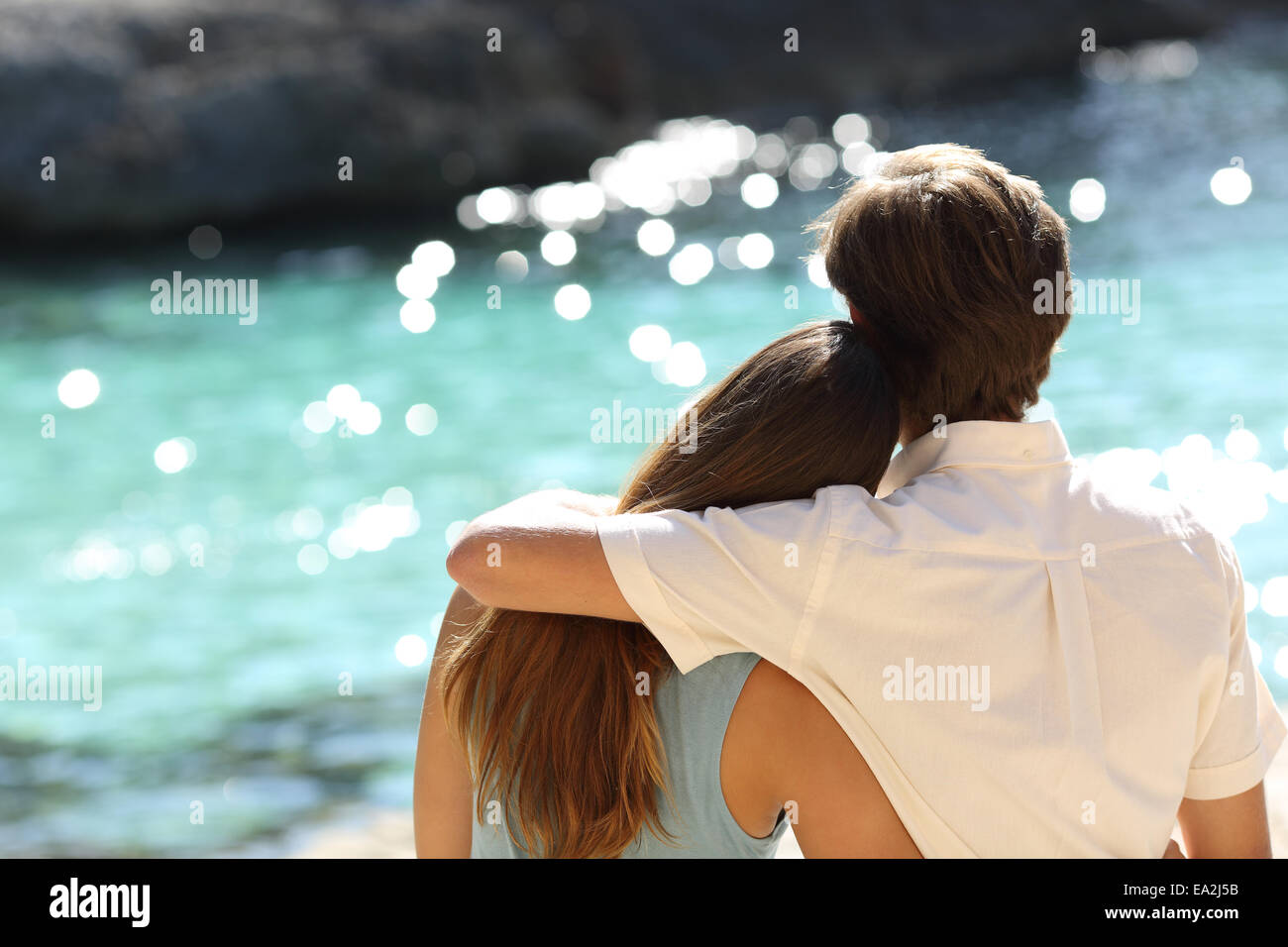 Back hug couple hi-res stock photography and images - Alamy