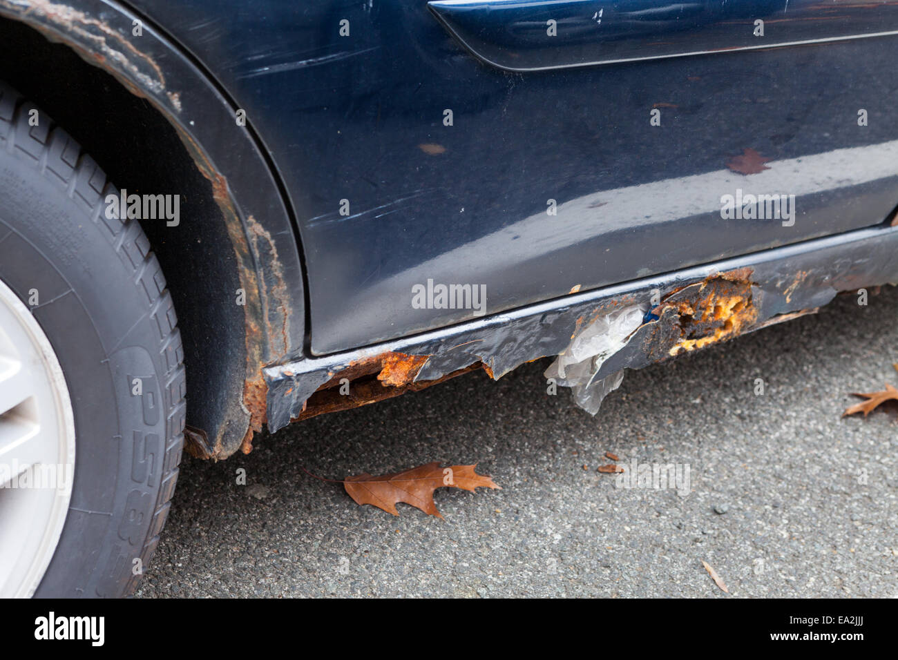 Trim hi-res stock photography and images - Alamy