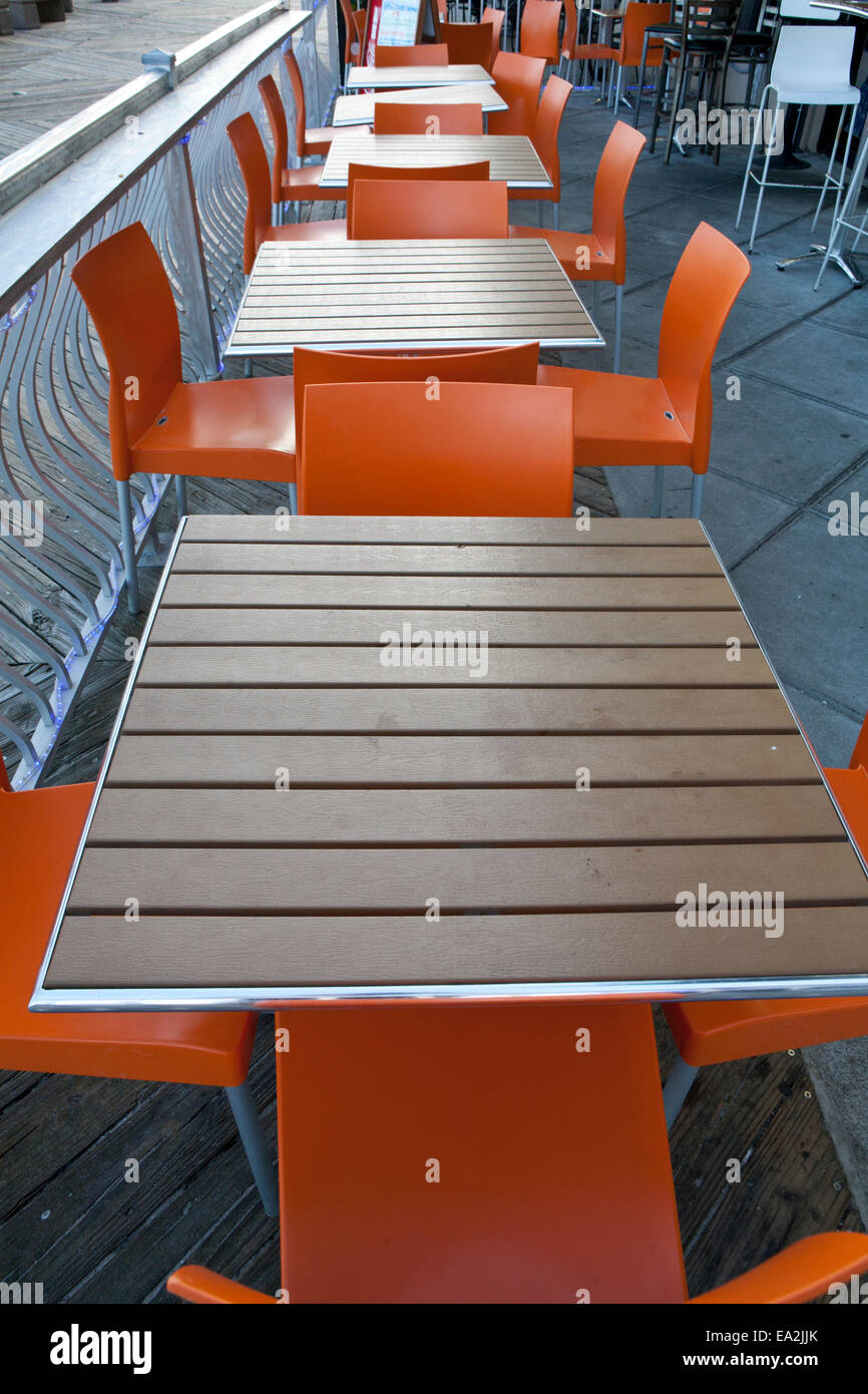 Outdoor restaurant seating Stock Photo - Alamy