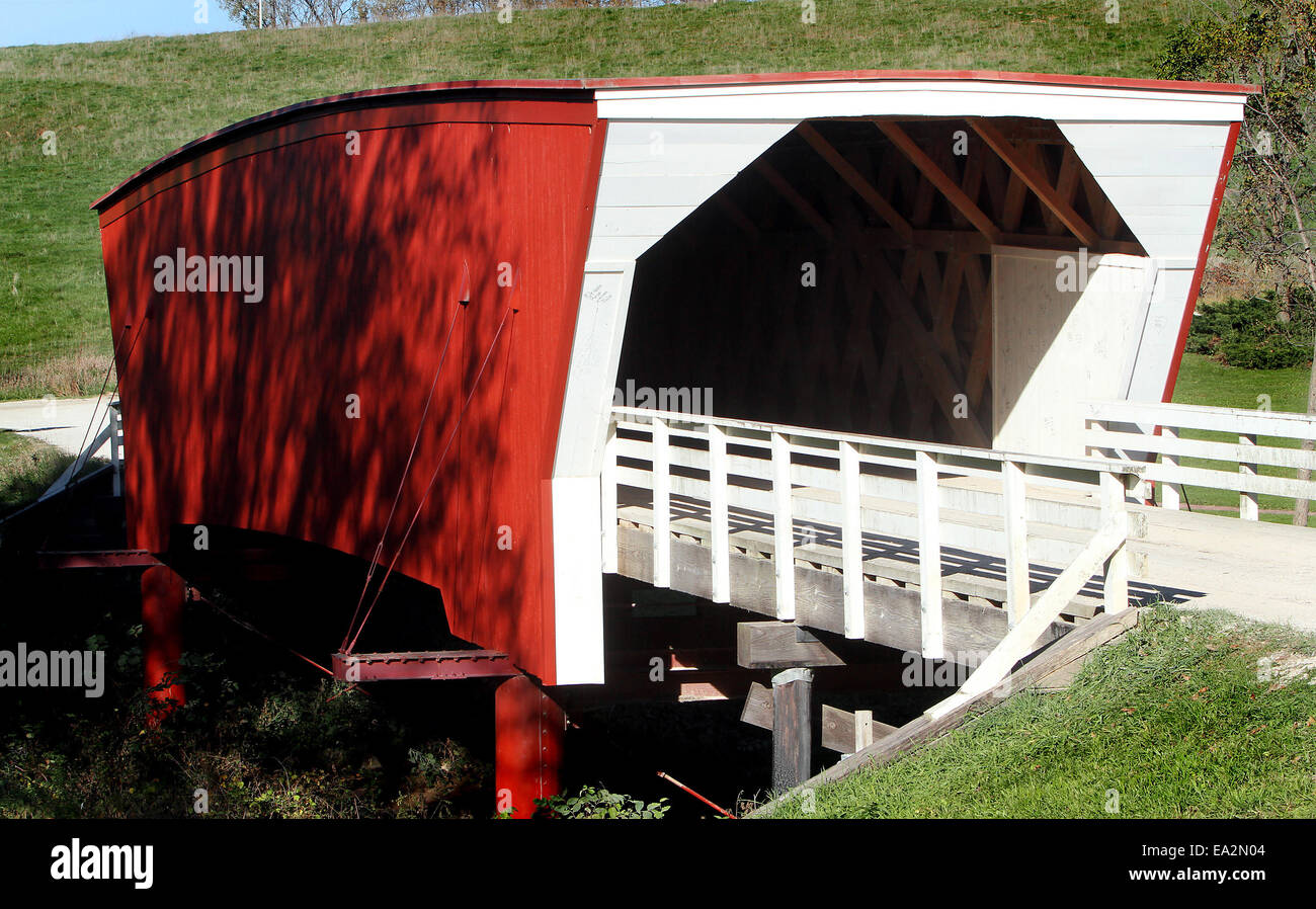 Winterset, IOWA, USA. 11th Oct, 2014. Cedar Bridge is one of the six ...