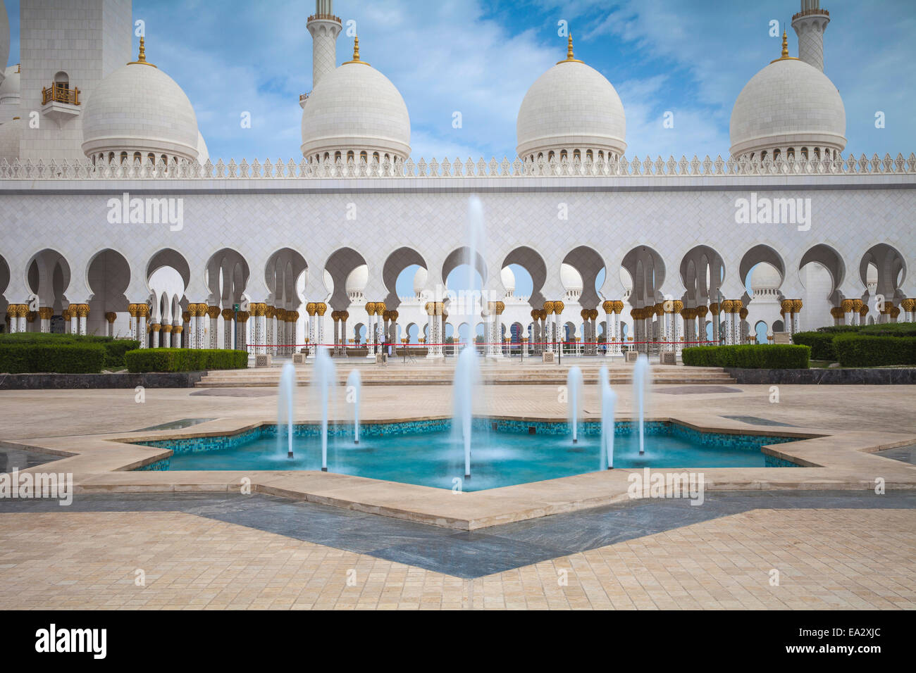 Sheikh Zayed Grand Mosque, Abu Dhabi, United Arab Emirates, Middle East ...