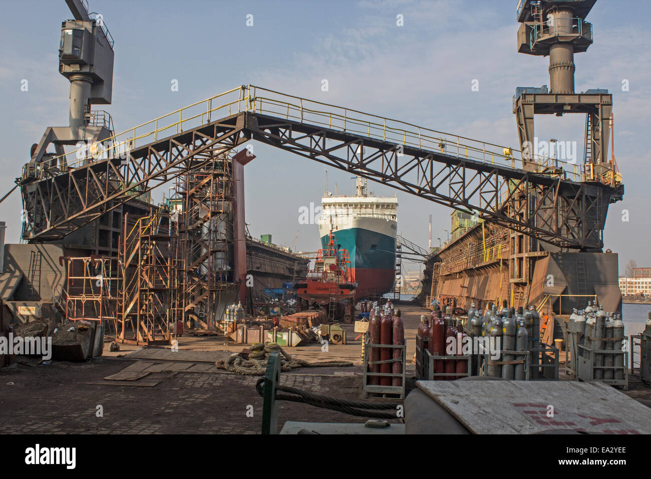 Ship construction hi-res stock photography and images - Alamy