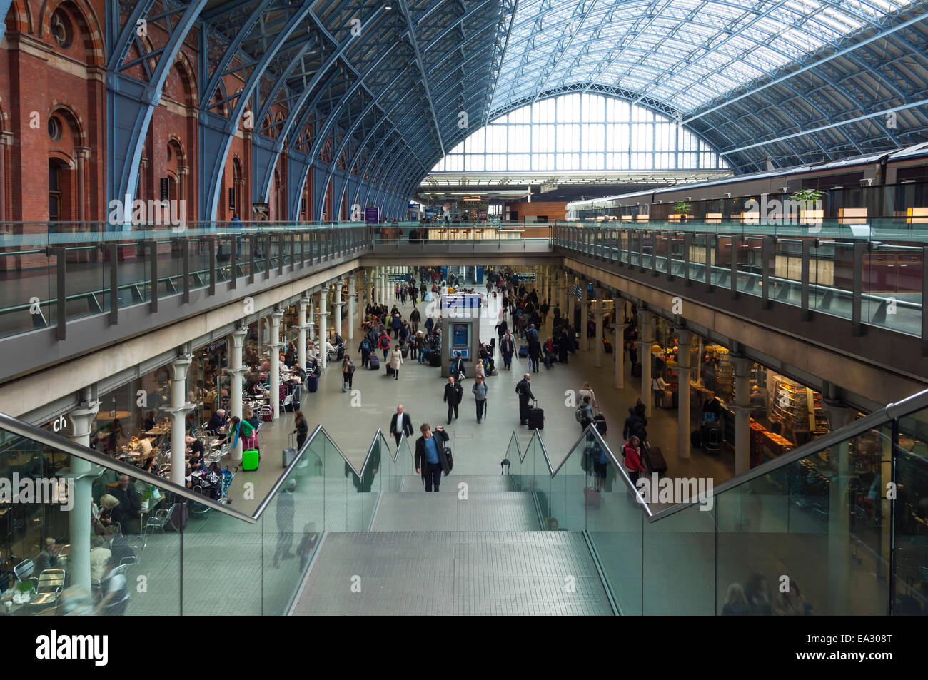 Shops, cafes, passengers in the Concourse of St. Pancras International ...