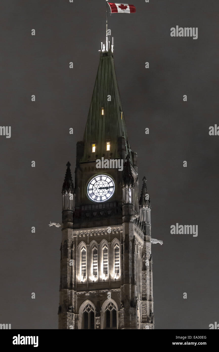 Peace tower clock with the canadian flag hi-res stock photography and ...