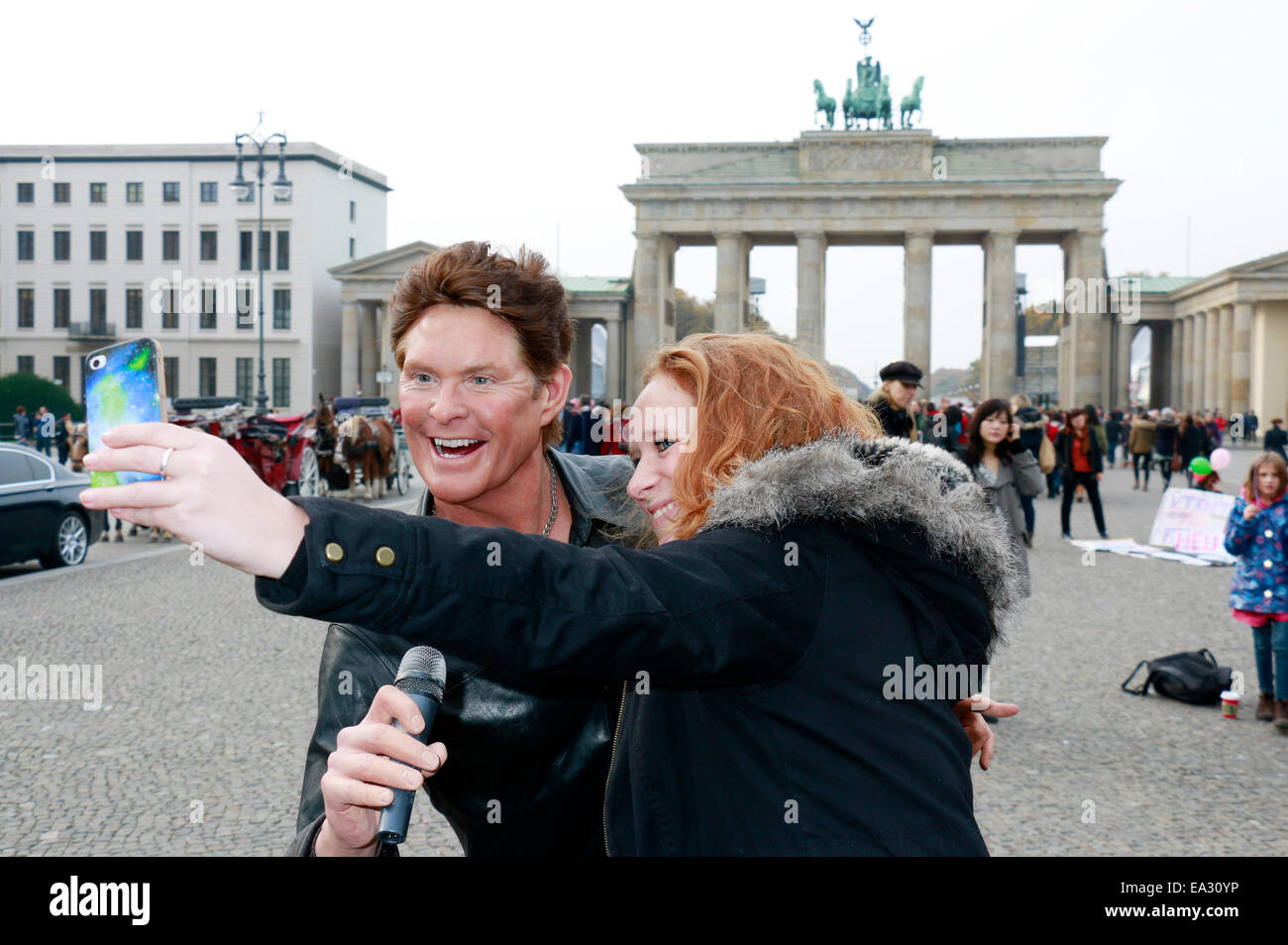 David hasselhoff berlin wall 1989 hi-res stock photography and images ...