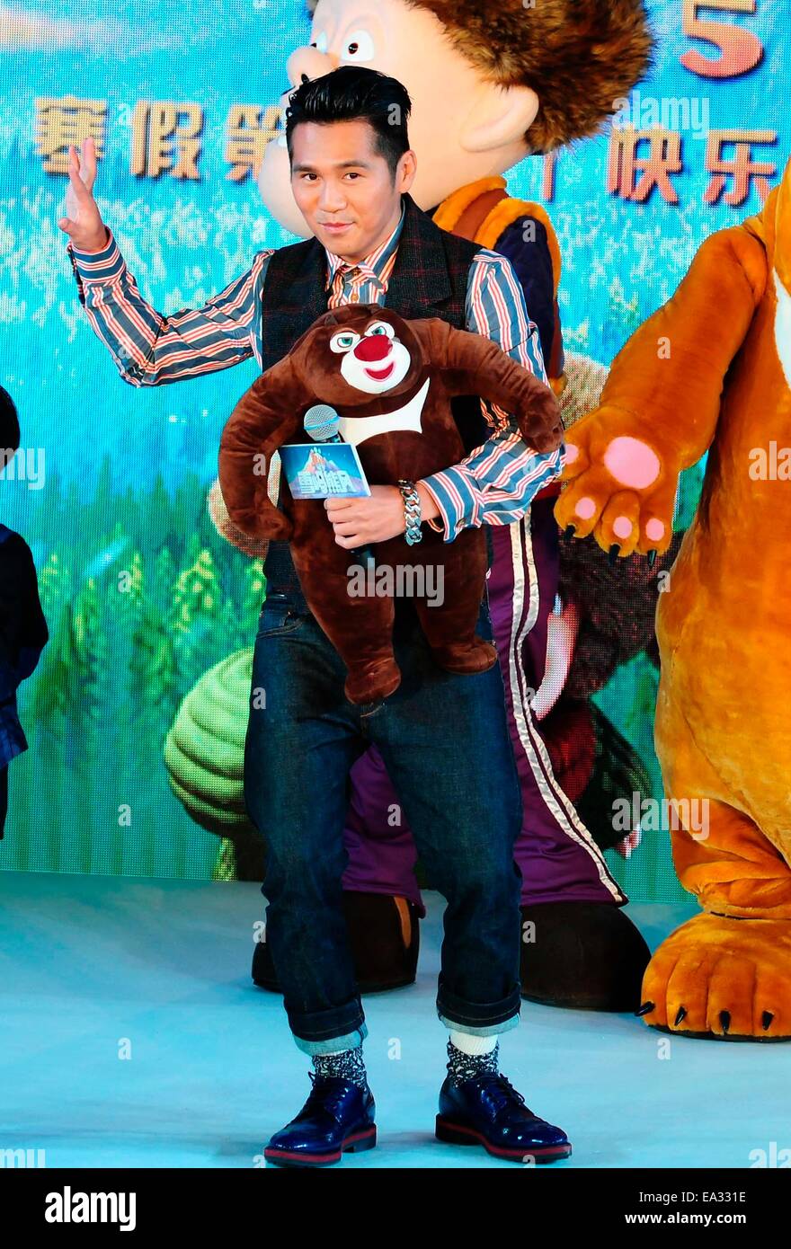 Gary Cao brings his children Grace and Joe to the press conference of ...