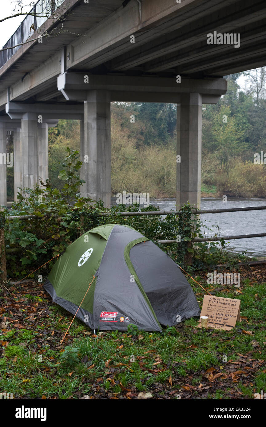 Homeless under bridge hi-res stock photography and images - Alamy
