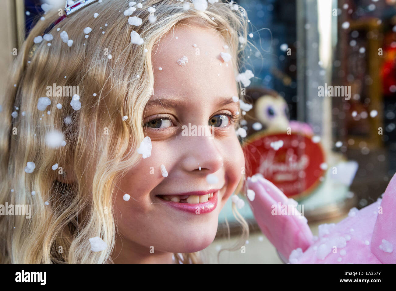 Hamleys christmas window display hi-res stock photography and images ...