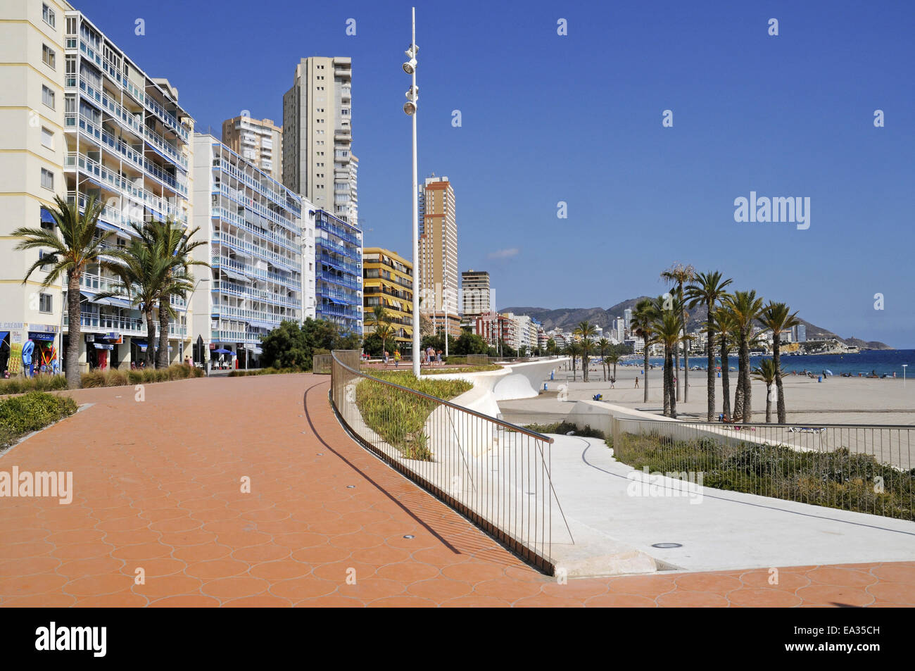 Stadtisches hochhaus hi-res stock photography and images - Alamy