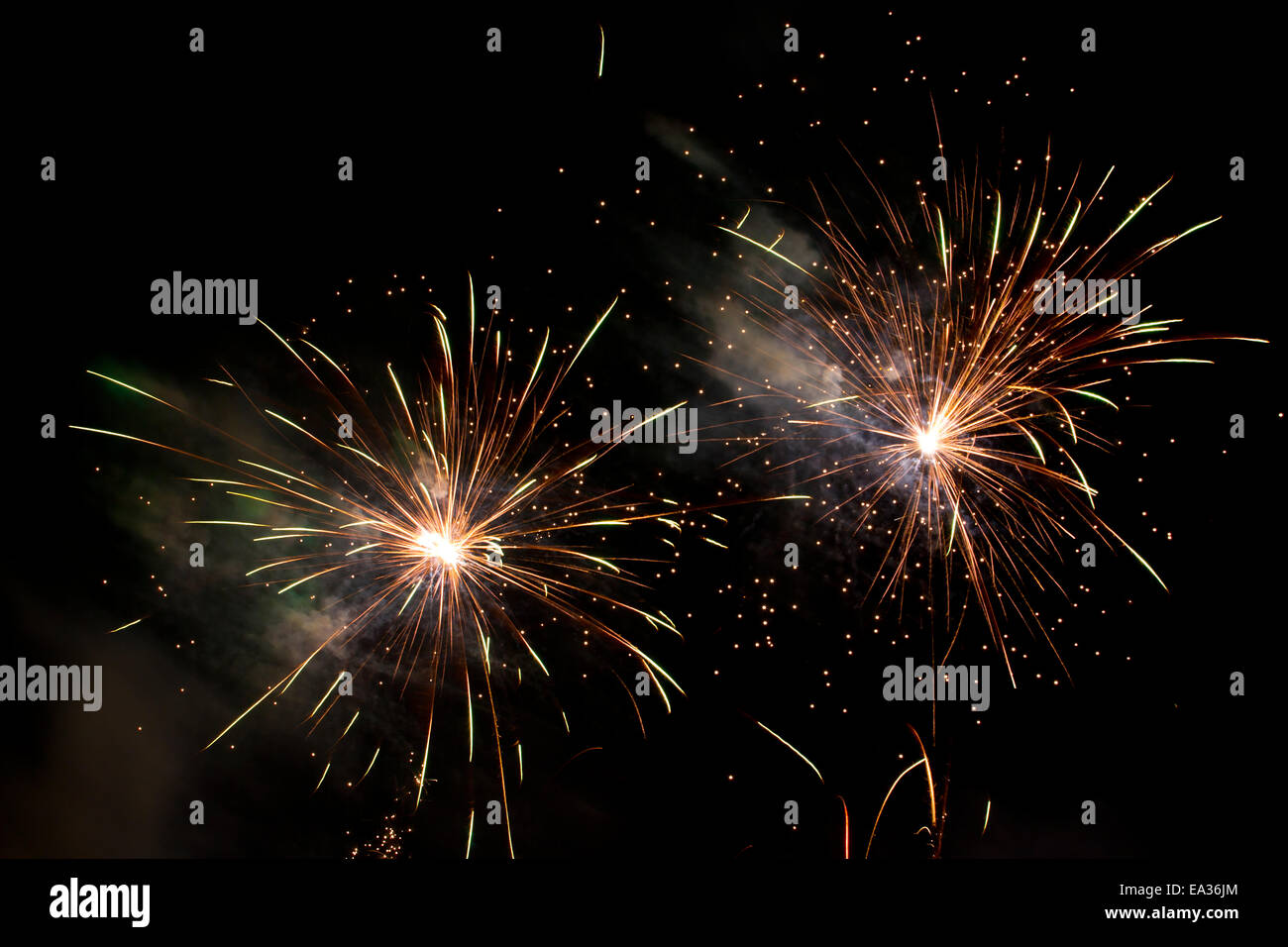 Guildford, Surrey, UK. 5th November, 2014. Stunning Fireworks pictured ...
