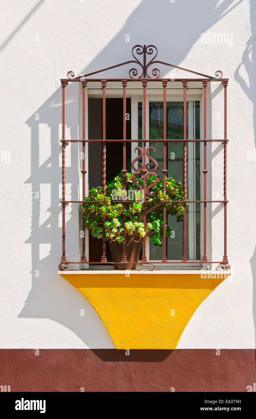 Spanish window and grille hi-res stock photography and images - Alamy
