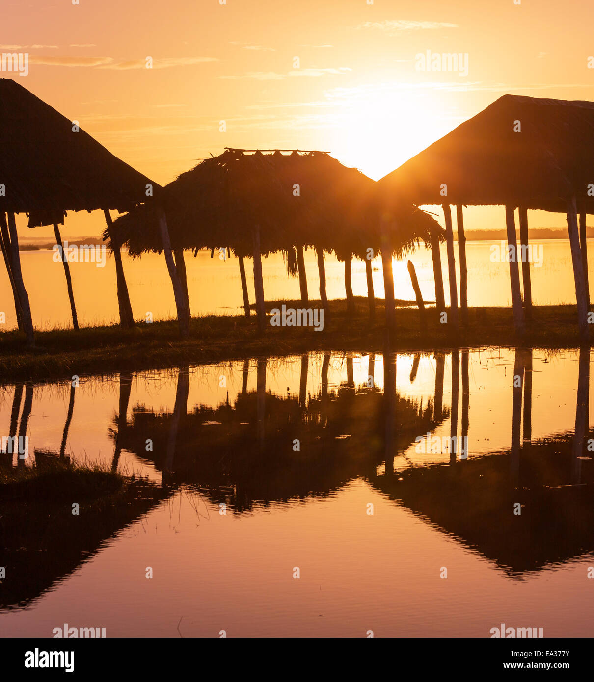 Beach bungalow sea hut palapa hi-res stock photography and images - Alamy